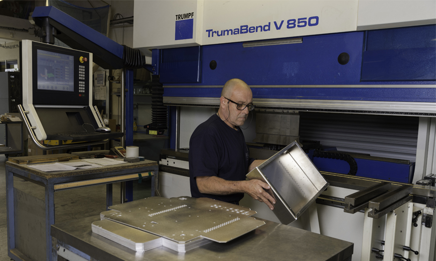 Pliage de pièces de tôlerie avec Leloutre Industrie (06)